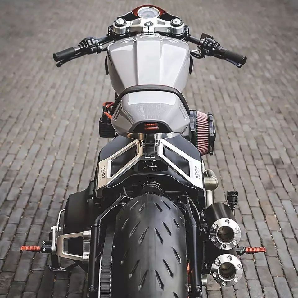 Harley Fat Bob transformée en Café Racer : la Blacktrack BT-03
